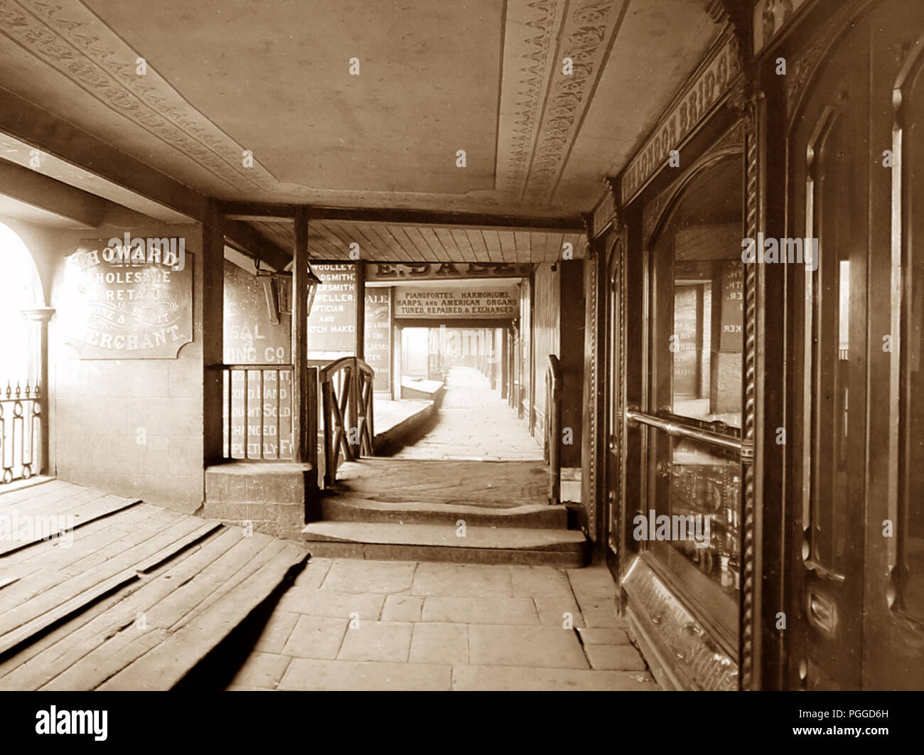 Vintage bridge hi-res stock photography and images - Alamy