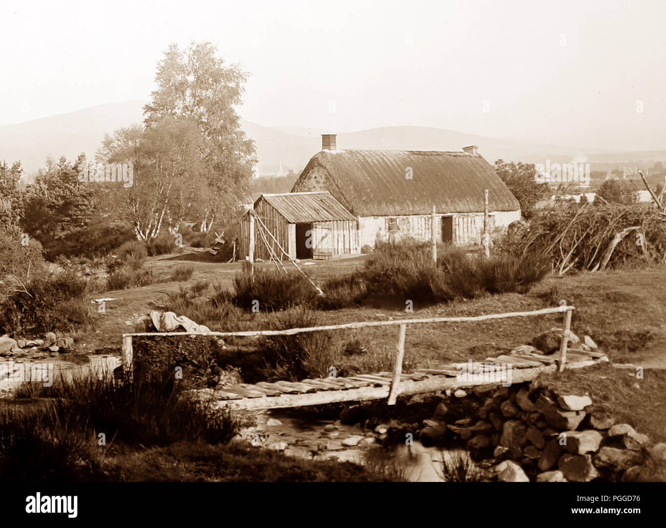 Old scottish cottage hi-res stock photography and images - Alamy