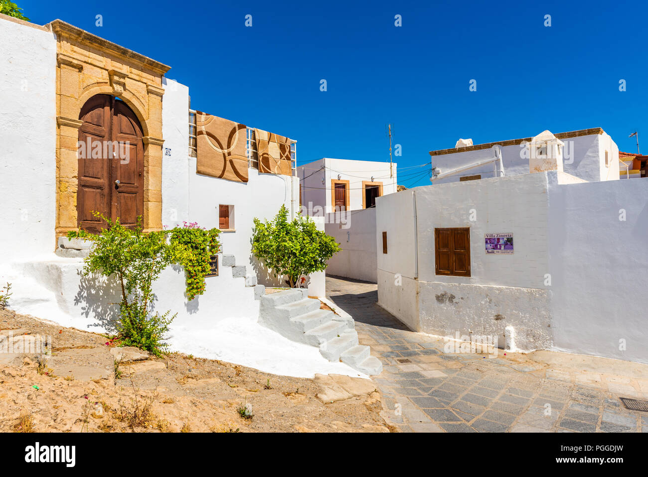 Beautiful greek houses on street hi-res stock photography and images ...