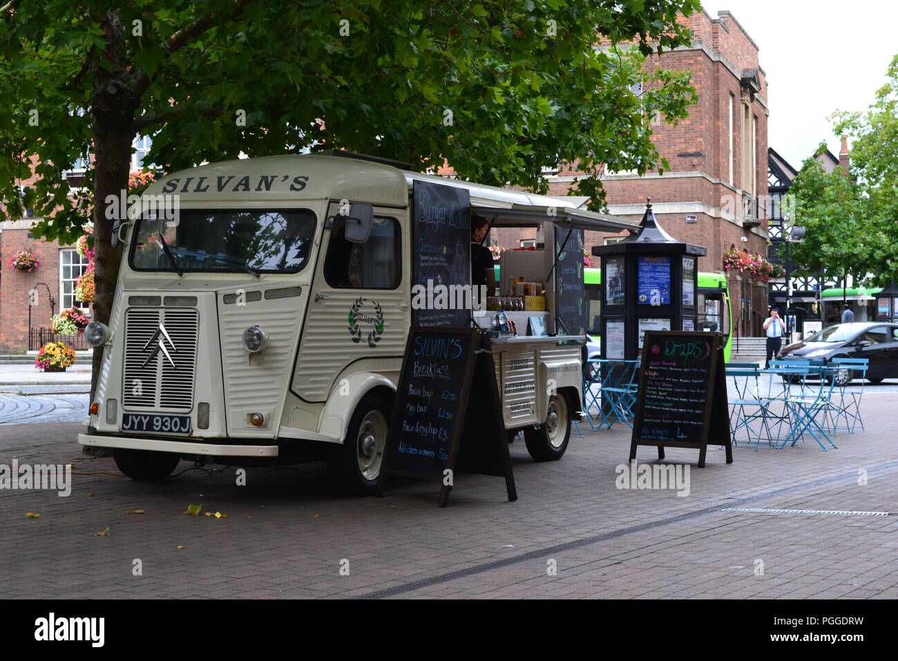 Citroen food van hi-res stock photography and images - Alamy