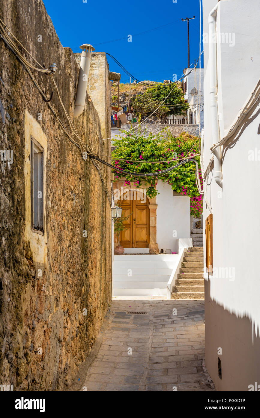 Beautiful whitewashed street hi-res stock photography and images - Alamy