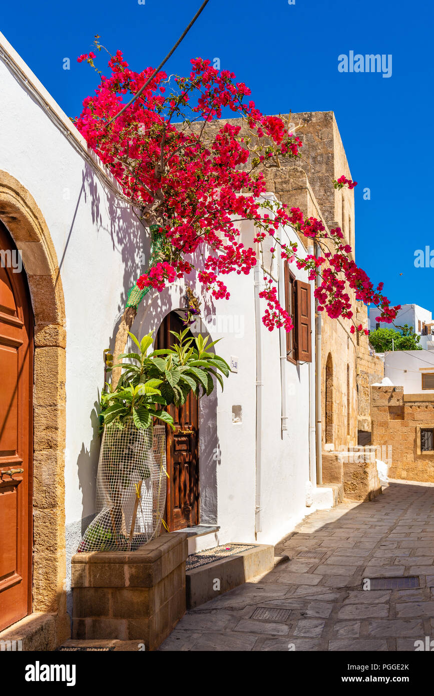 Traditional greek houses hi-res stock photography and images - Alamy
