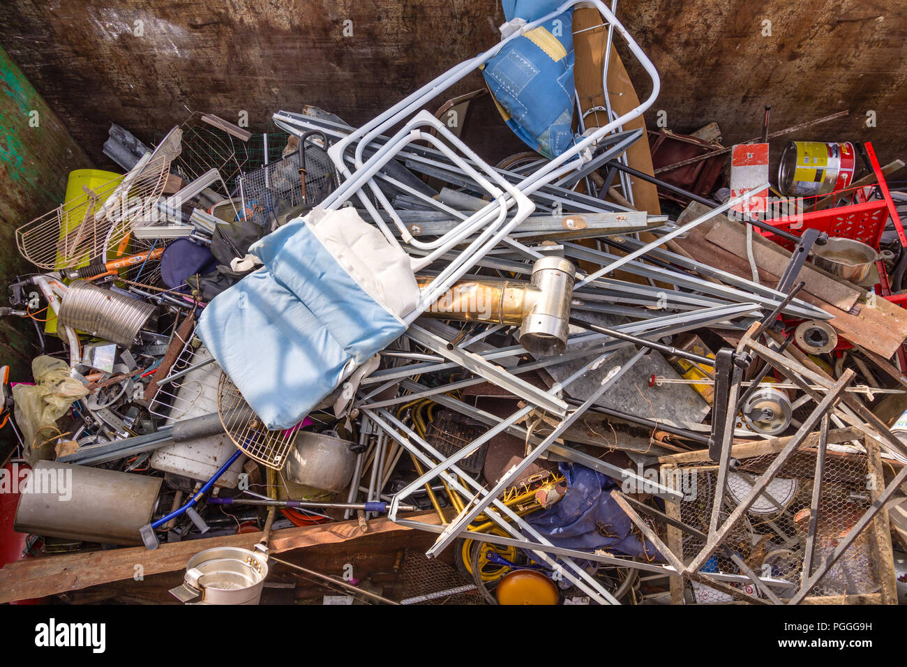 Sheet metal scrap hi-res stock photography and images - Alamy