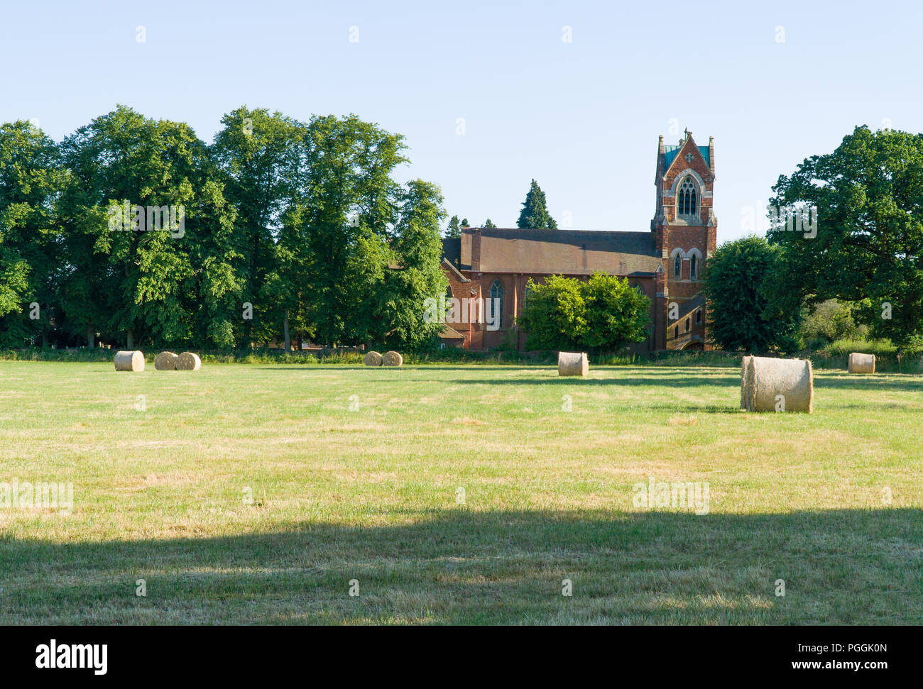 Rural church england fields hi-res stock photography and images - Alamy