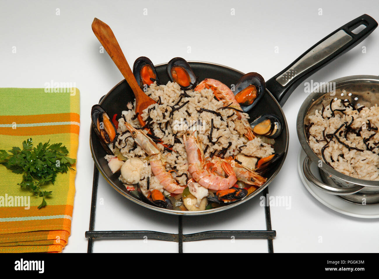 Rice with seafood and seaweed. Step by step. Prepared dish: BMRHEX ...