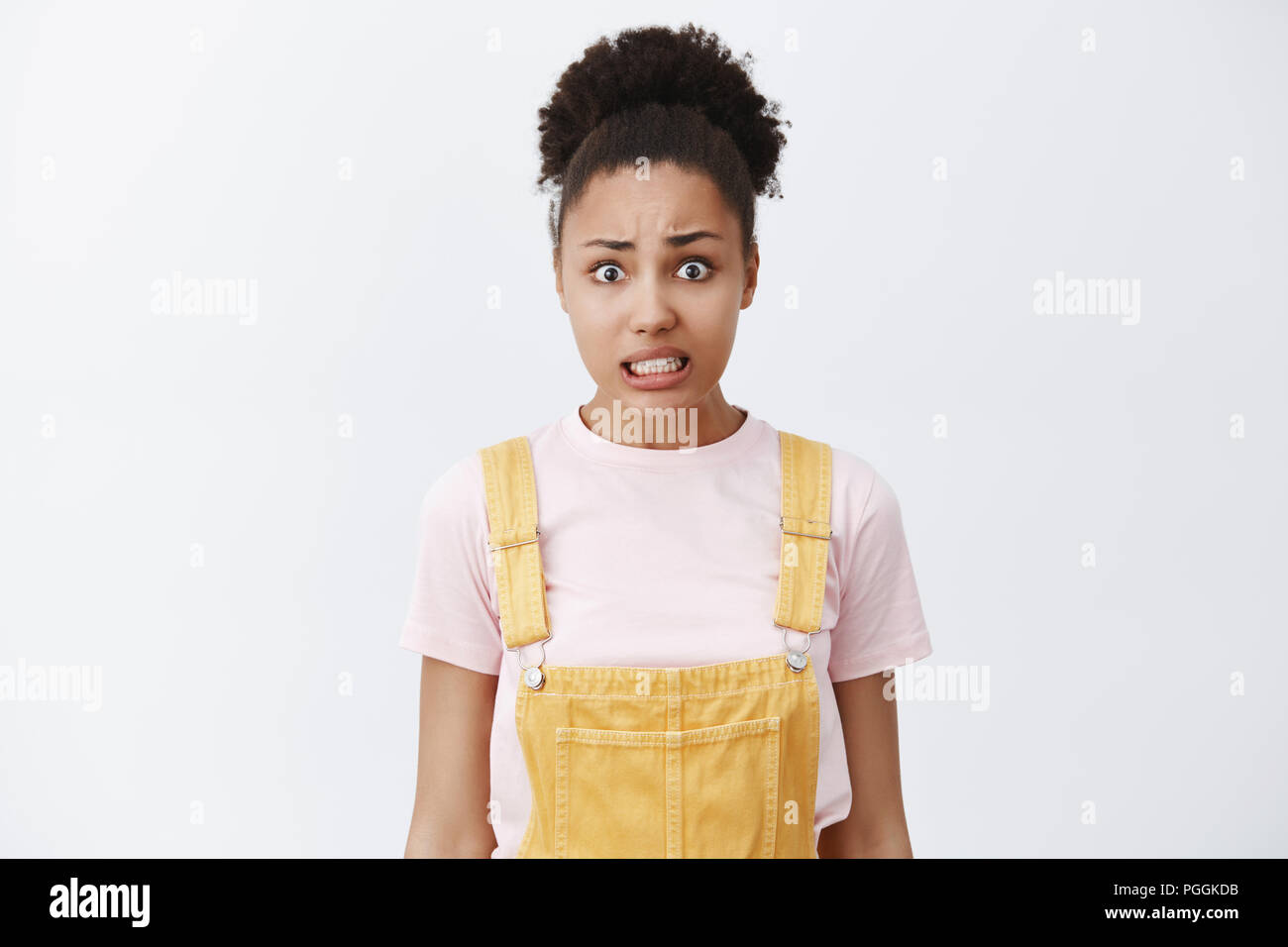 Female friends scared hi-res stock photography and images - Alamy