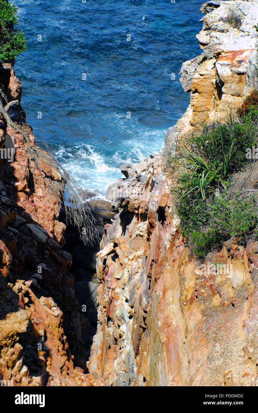 Beautiful steep cliffs along the sea in Australia's Royal National Park ...