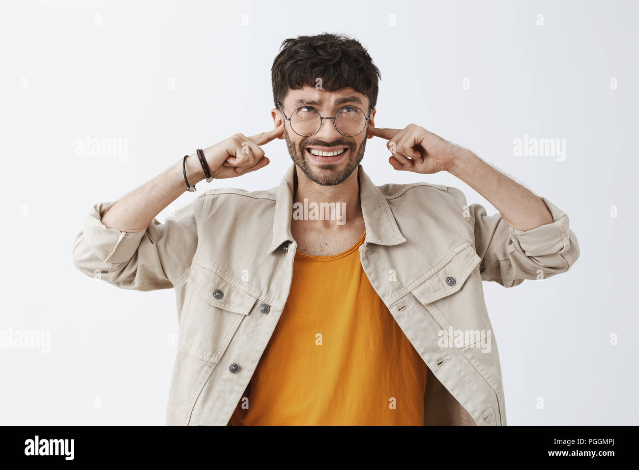 Awful sound hi-res stock photography and images - Alamy