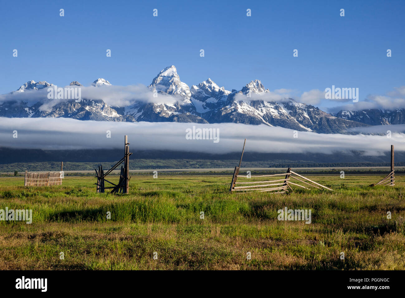 WY03255-00...WYOMING - Fence lines along Mormon Row with the Teton ...
