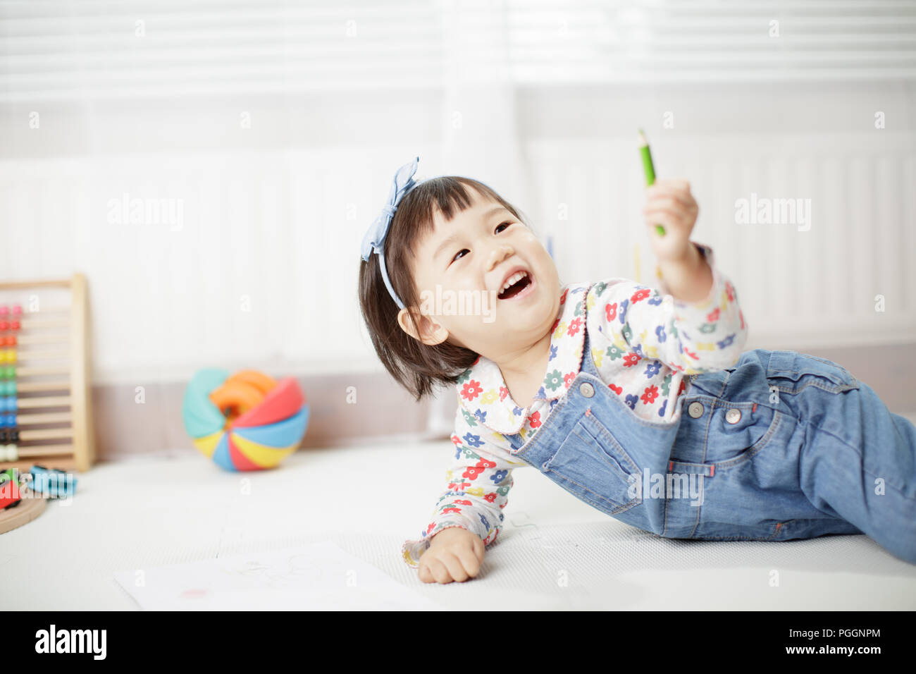 baby girl learning draw at home Stock Photo - Alamy