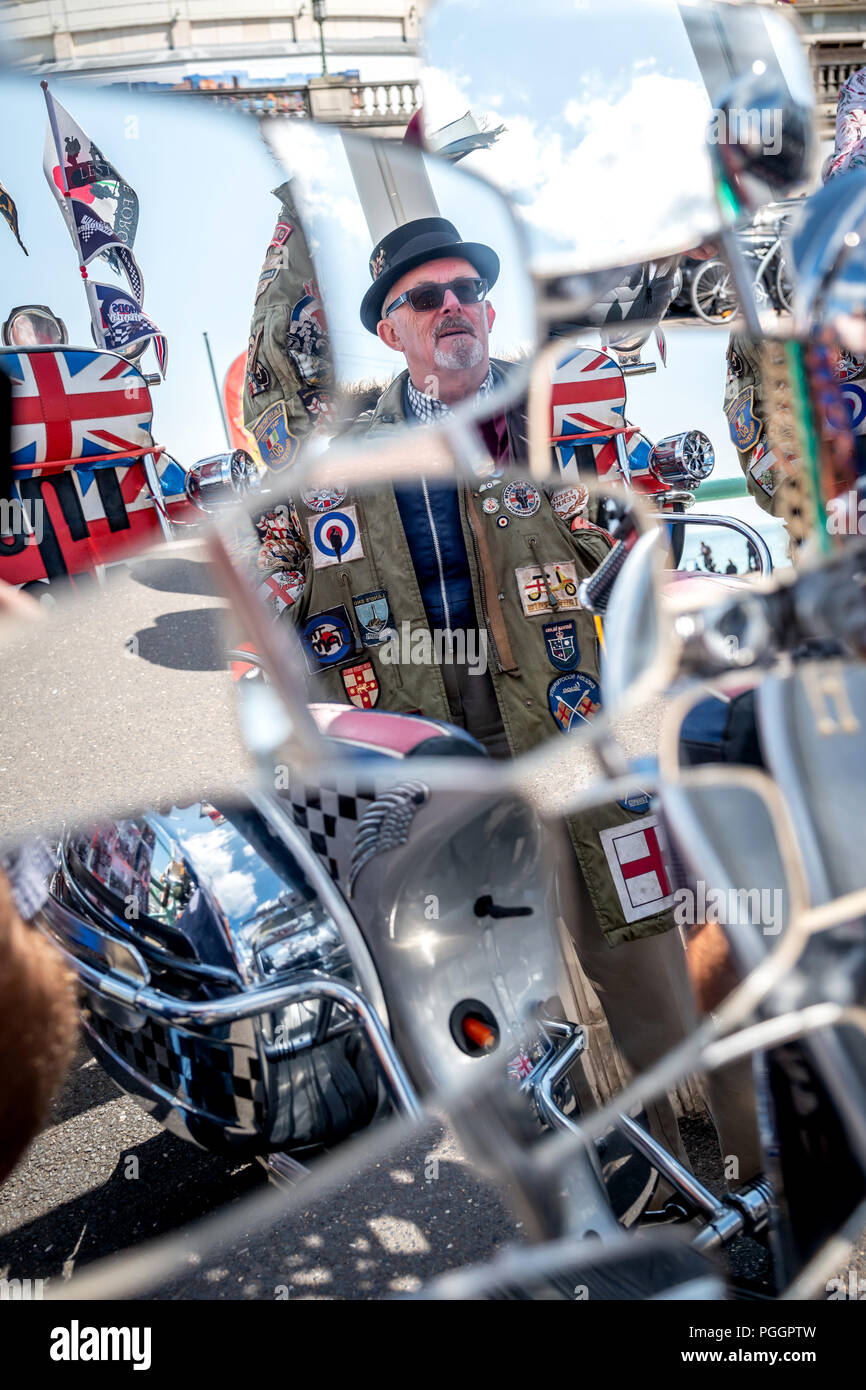 Scooter wing mirrors hi-res stock photography and images - Alamy