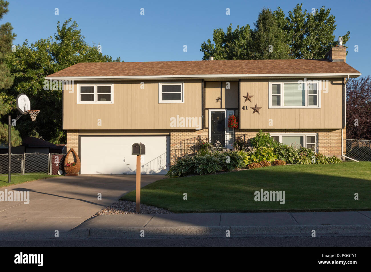 Residential house exterior hi-res stock photography and images - Alamy