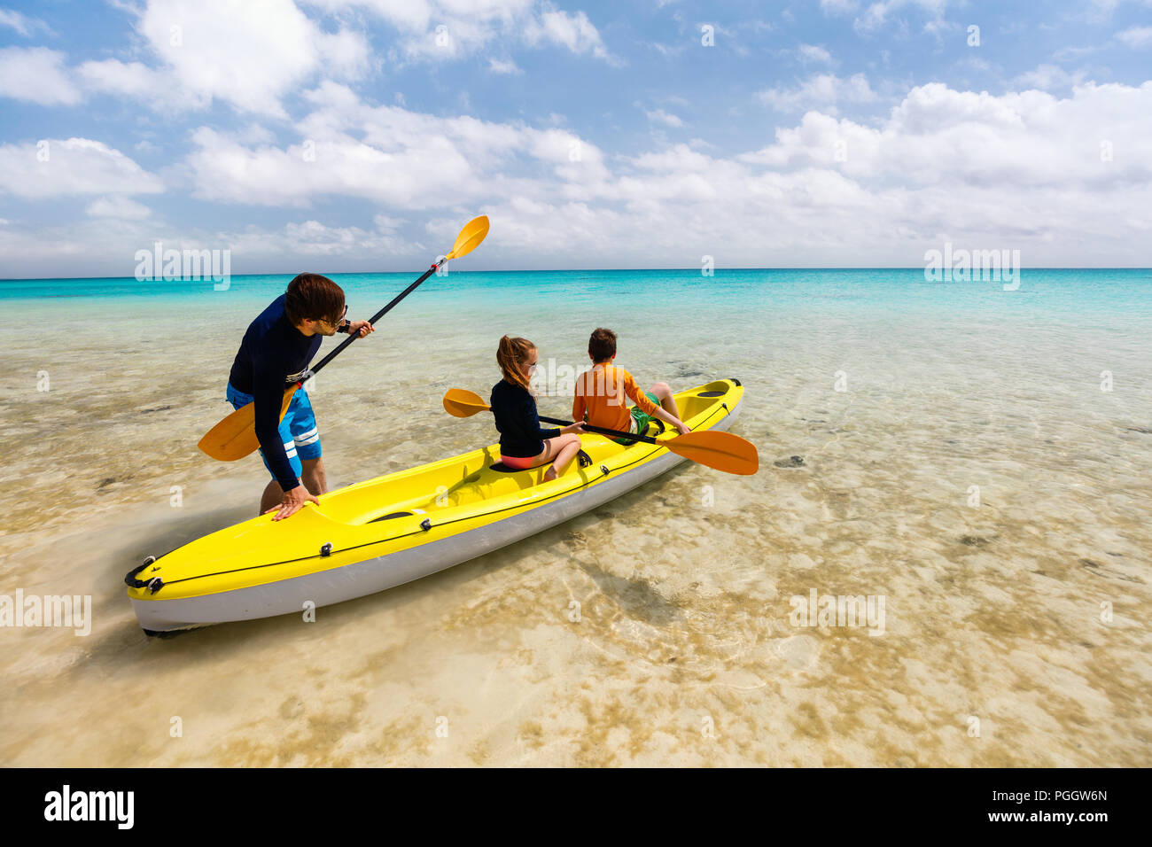 Family enjoying kayaking paddle boating hi-res stock photography and ...