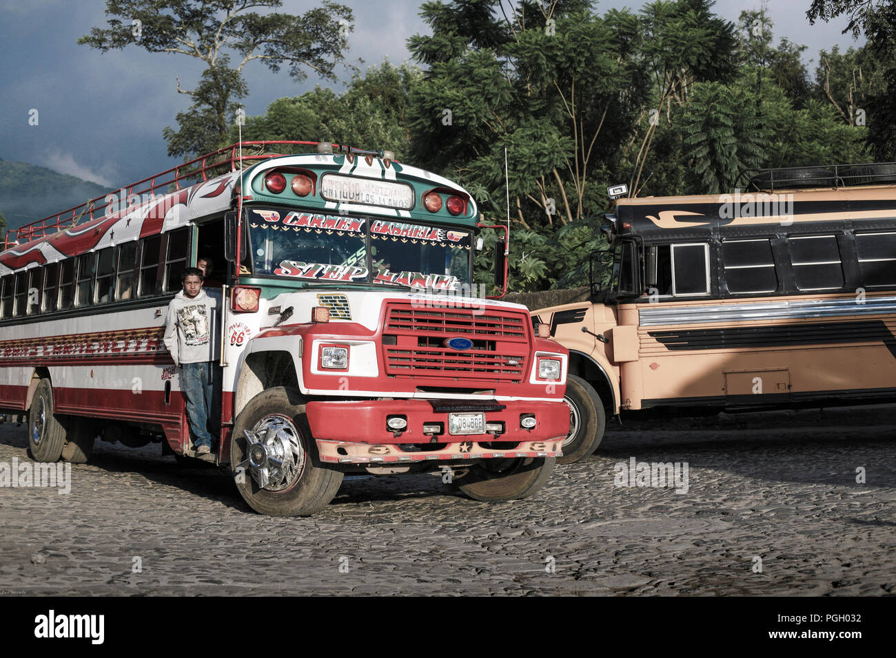 Chicken buses central america hi-res stock photography and images - Alamy