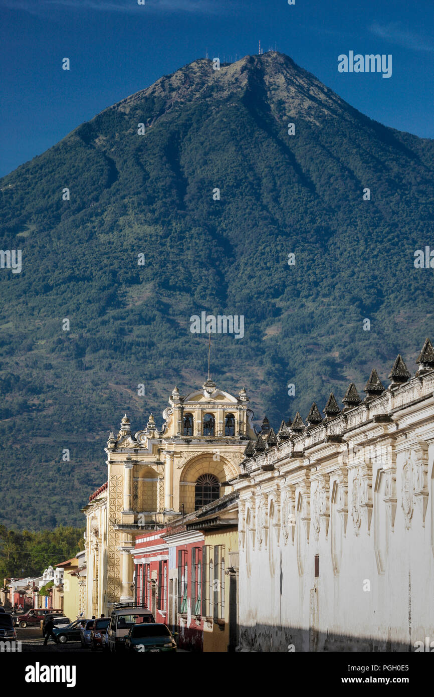 Old buildings of Antigua Guatemala and Volcan de Agua (Volcano of Water ...