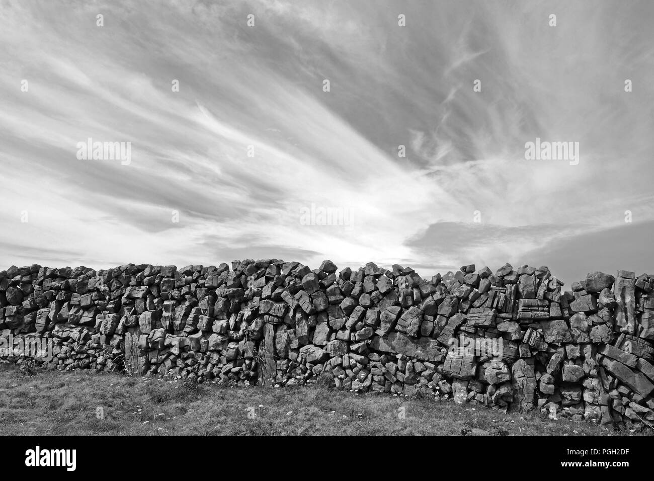 Inishmore stone walls hi-res stock photography and images - Alamy