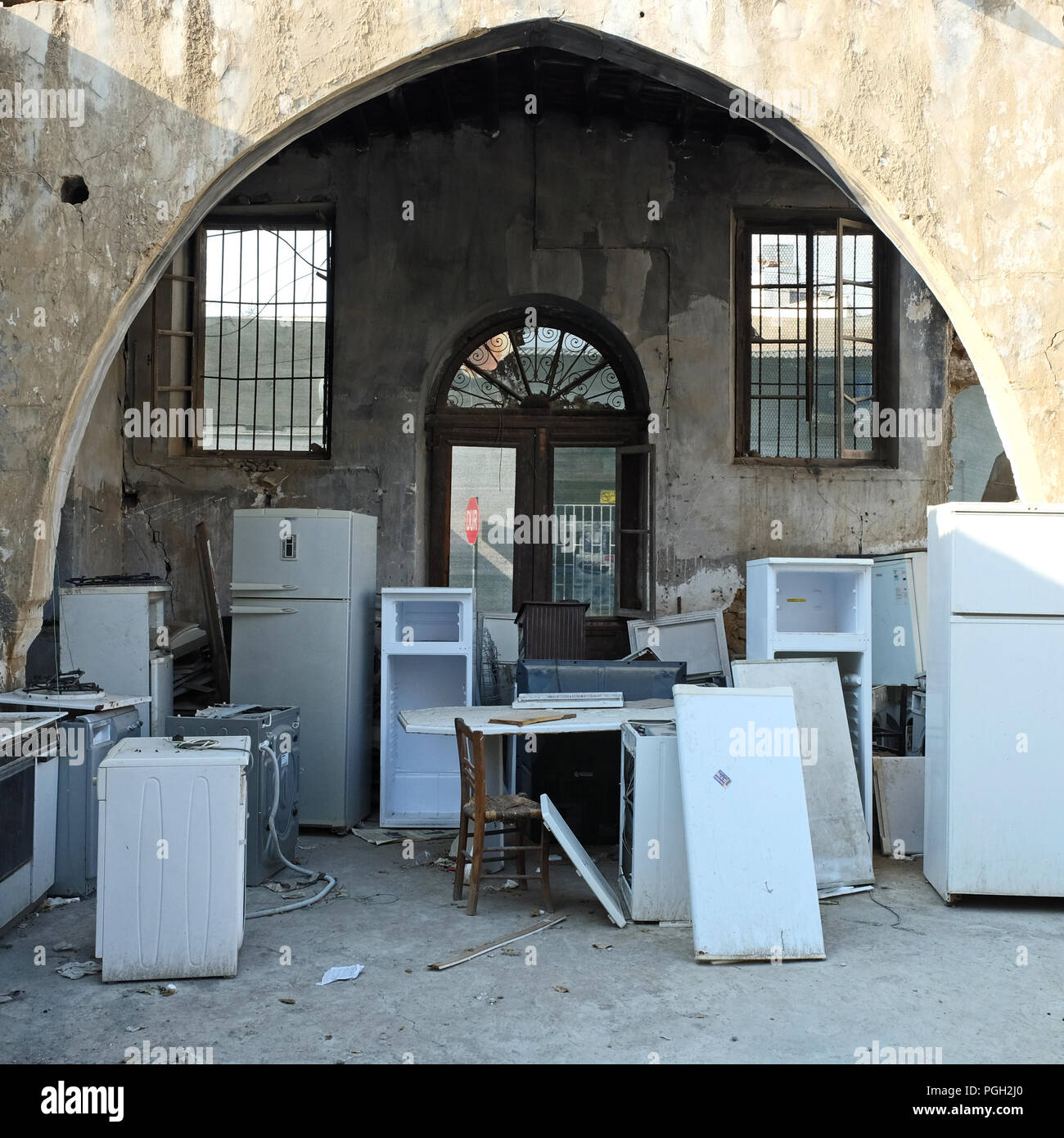 White goods hi-res stock photography and images - Alamy