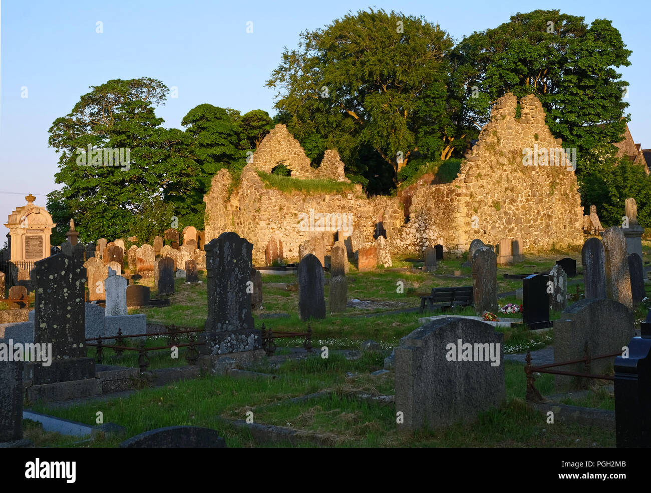Evening light in a country churchyard hi-res stock photography and ...