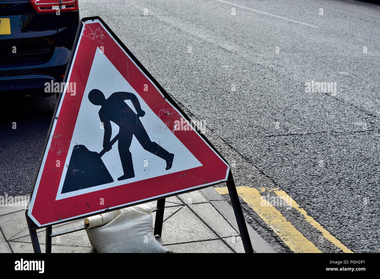 Under construction road sign Stock Photo - Alamy