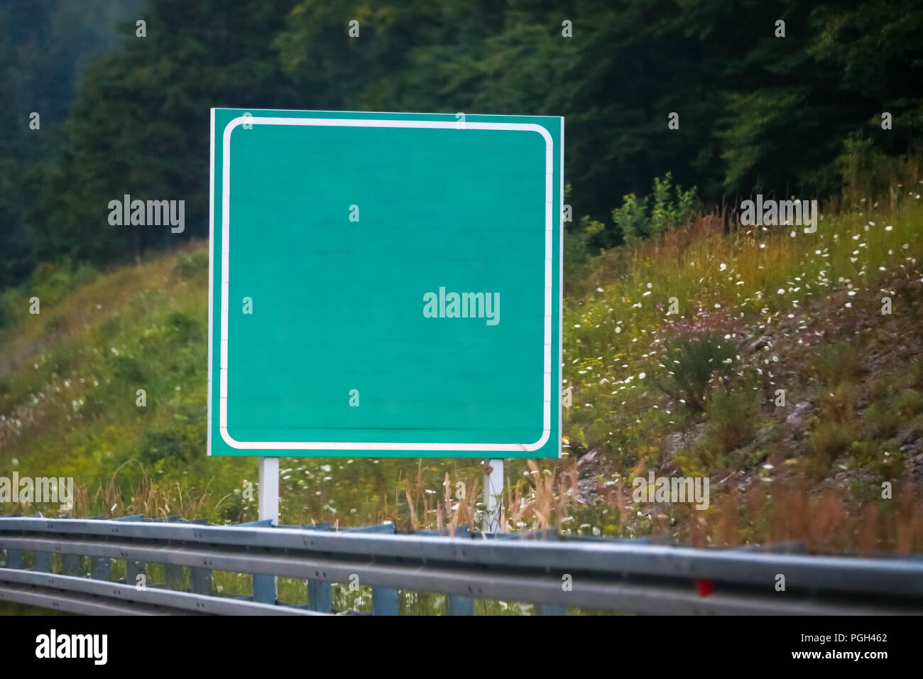 Blank exit sign on highway hi-res stock photography and images - Alamy