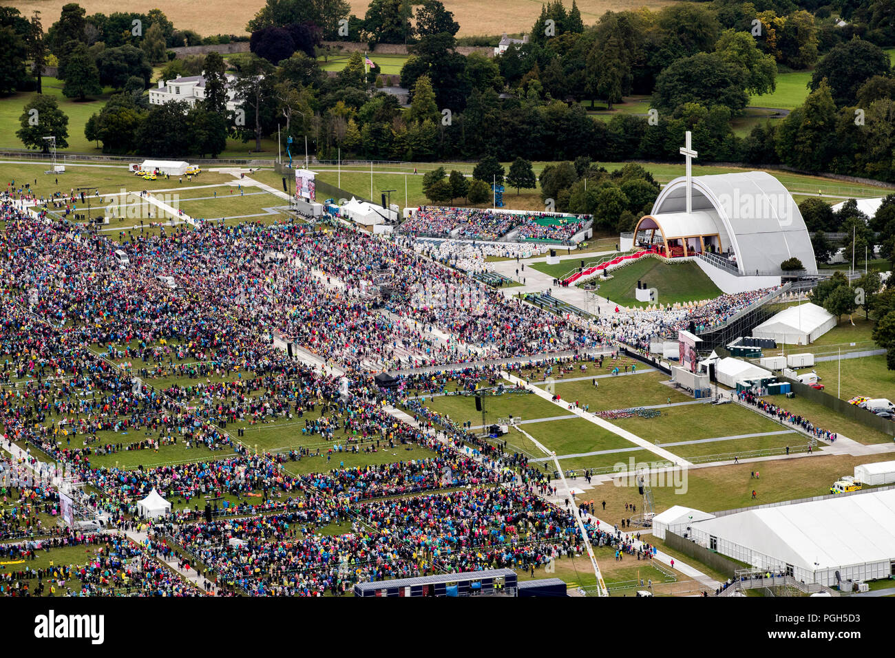 An aerial view of the crowd at Phoenix Park in Dublin as Pope Francis ...