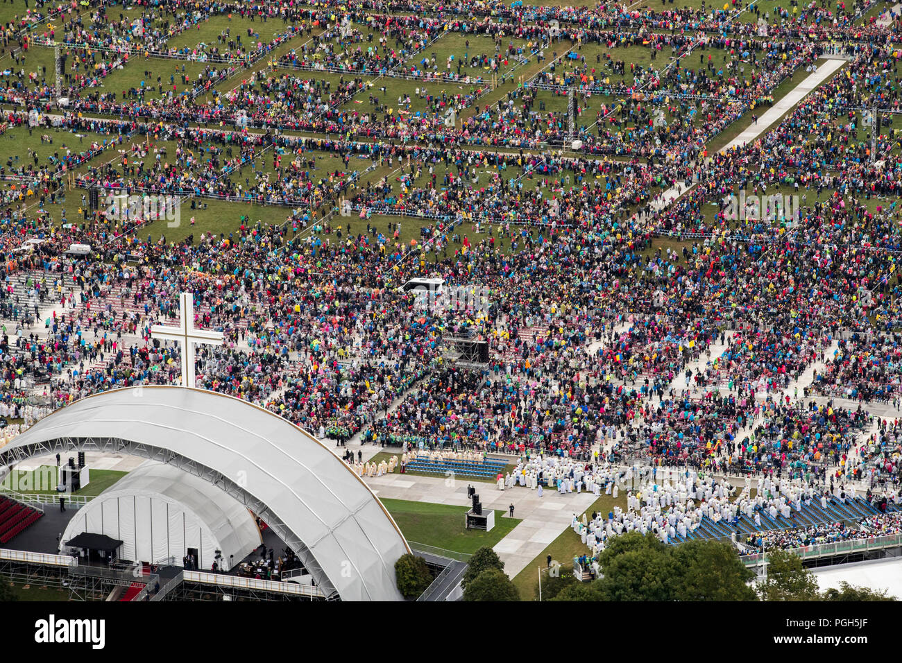An aerial view of the crowd at Phoenix Park in Dublin as Pope Francis ...