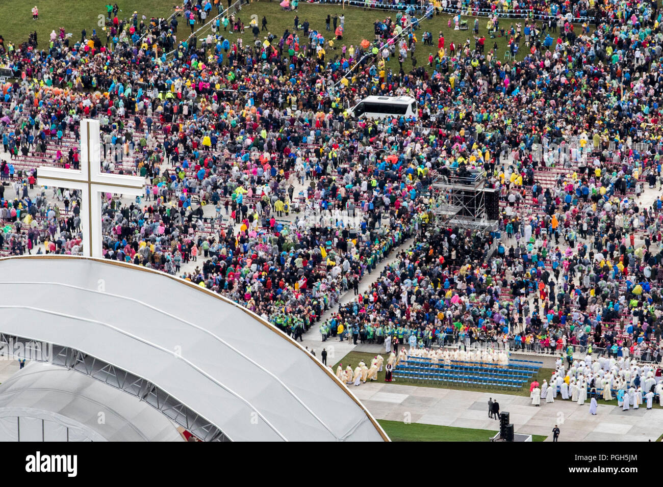 An aerial view of the crowd at Phoenix Park in Dublin as Pope Francis ...