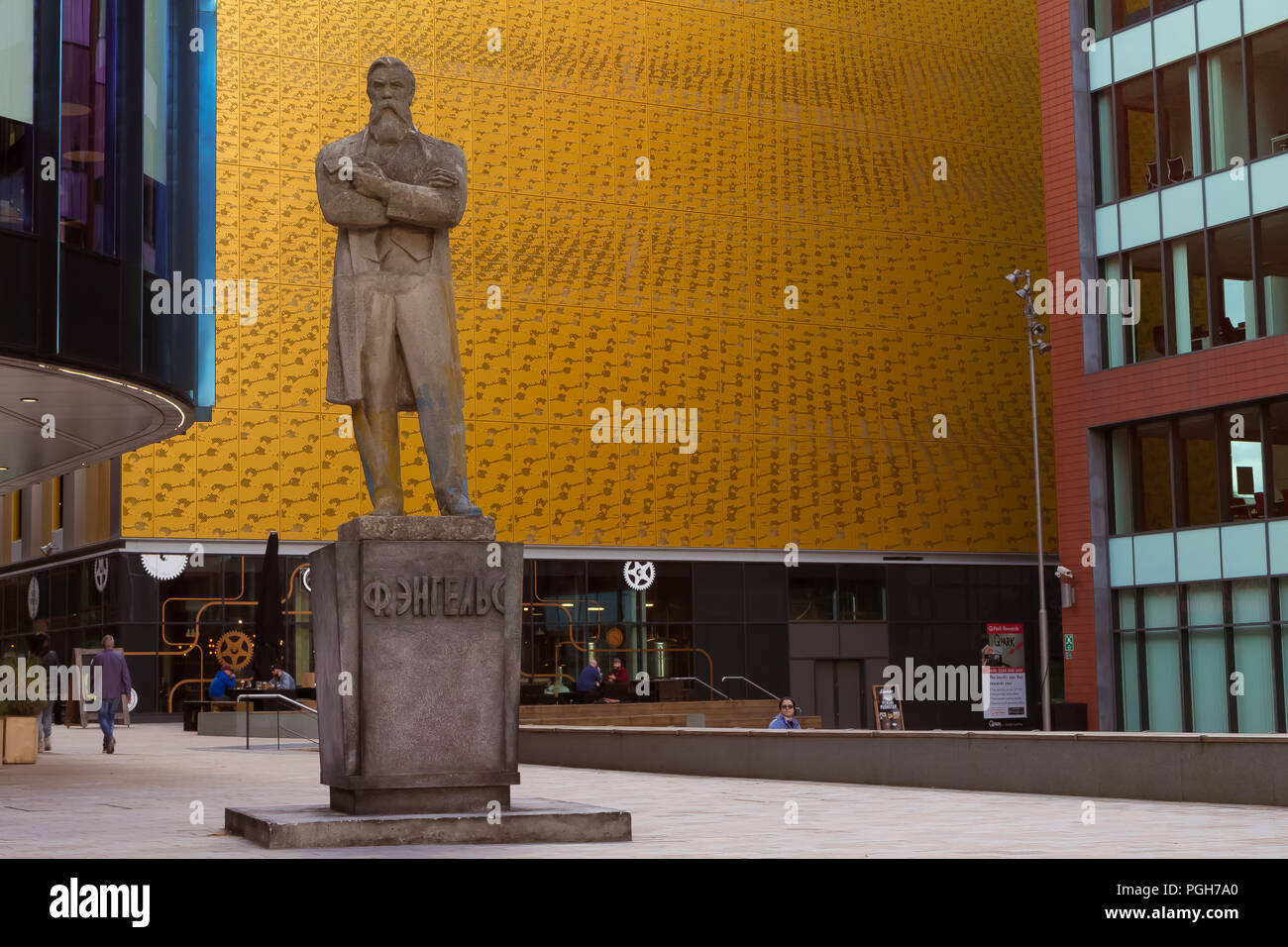 Soviet era statue hi-res stock photography and images - Alamy