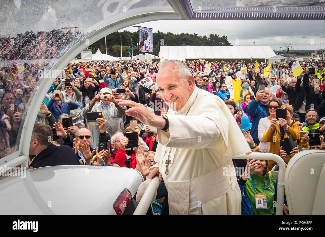 Pope Francis arrives to attend the closing Mass at the World Meeting of ...