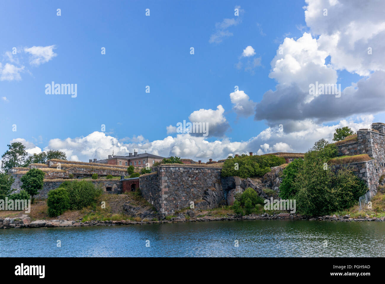 The massive defense walls of the Suomenlinna fortress in Finland - 4 ...