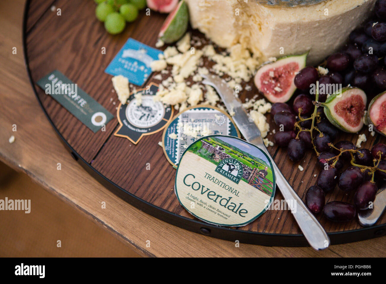 English cheddar cheese wheel hi-res stock photography and images - Alamy