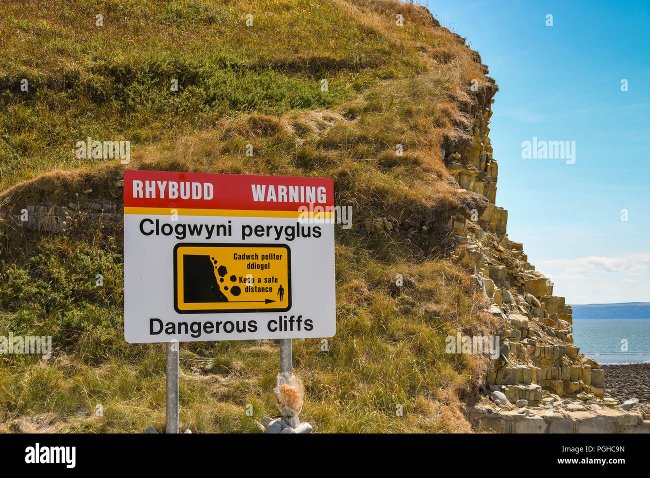 Caution crumbling cliffs hi-res stock photography and images - Alamy