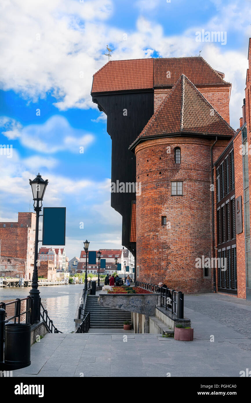 Crane symbol hi-res stock photography and images - Alamy