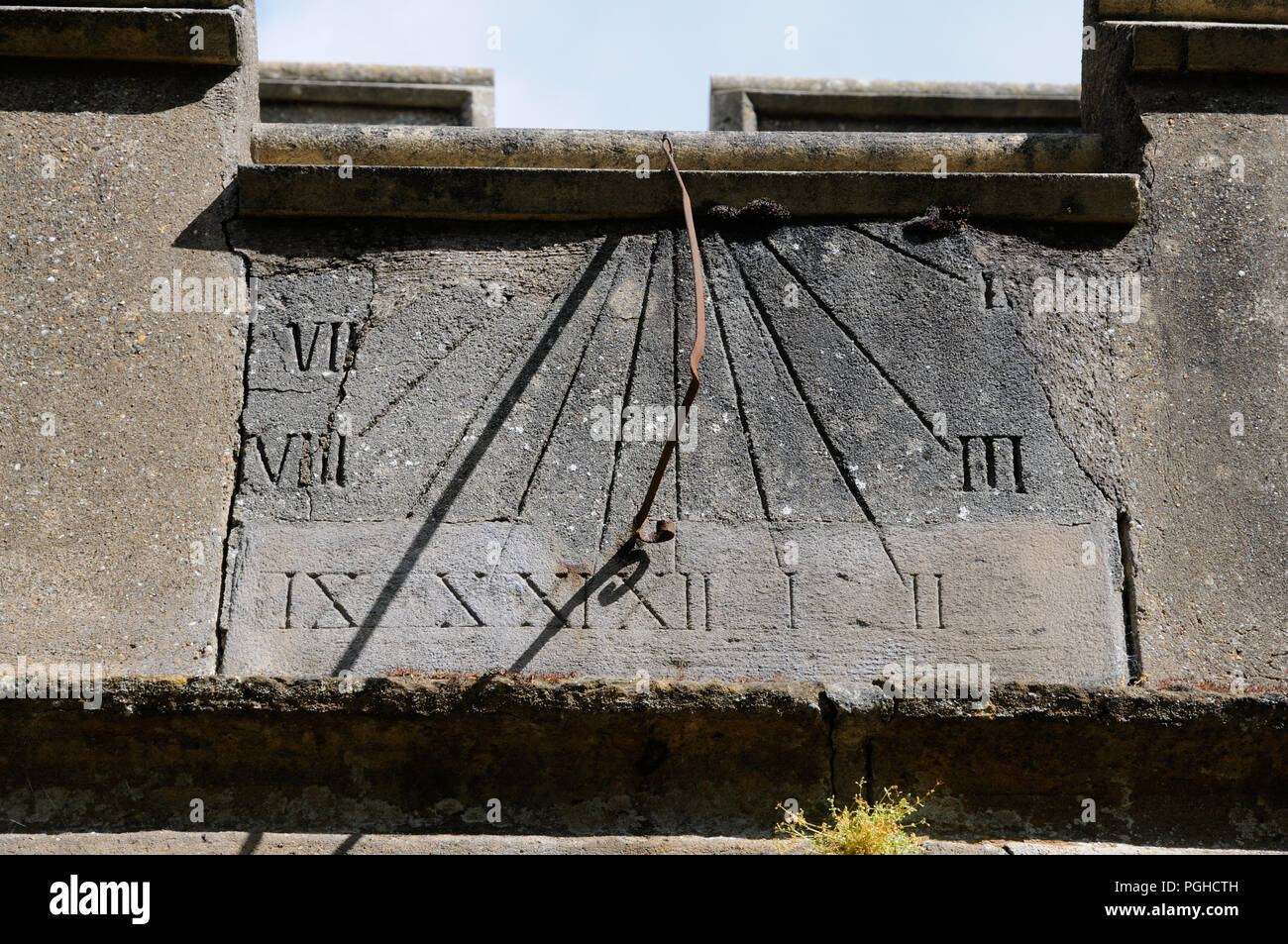 Sun dial on St Mary's Church, Harlington, Bedfordshire Stock Photo - Alamy
