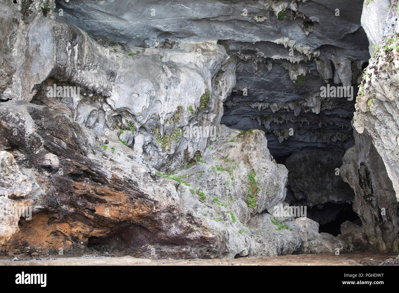 Slate rock cliff hi-res stock photography and images - Alamy