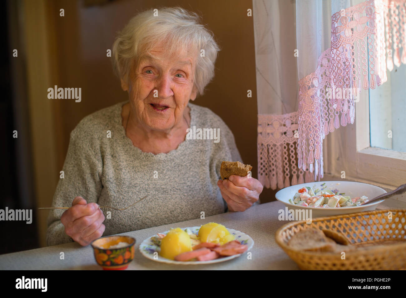 Dinner lady old hi-res stock photography and images - Alamy
