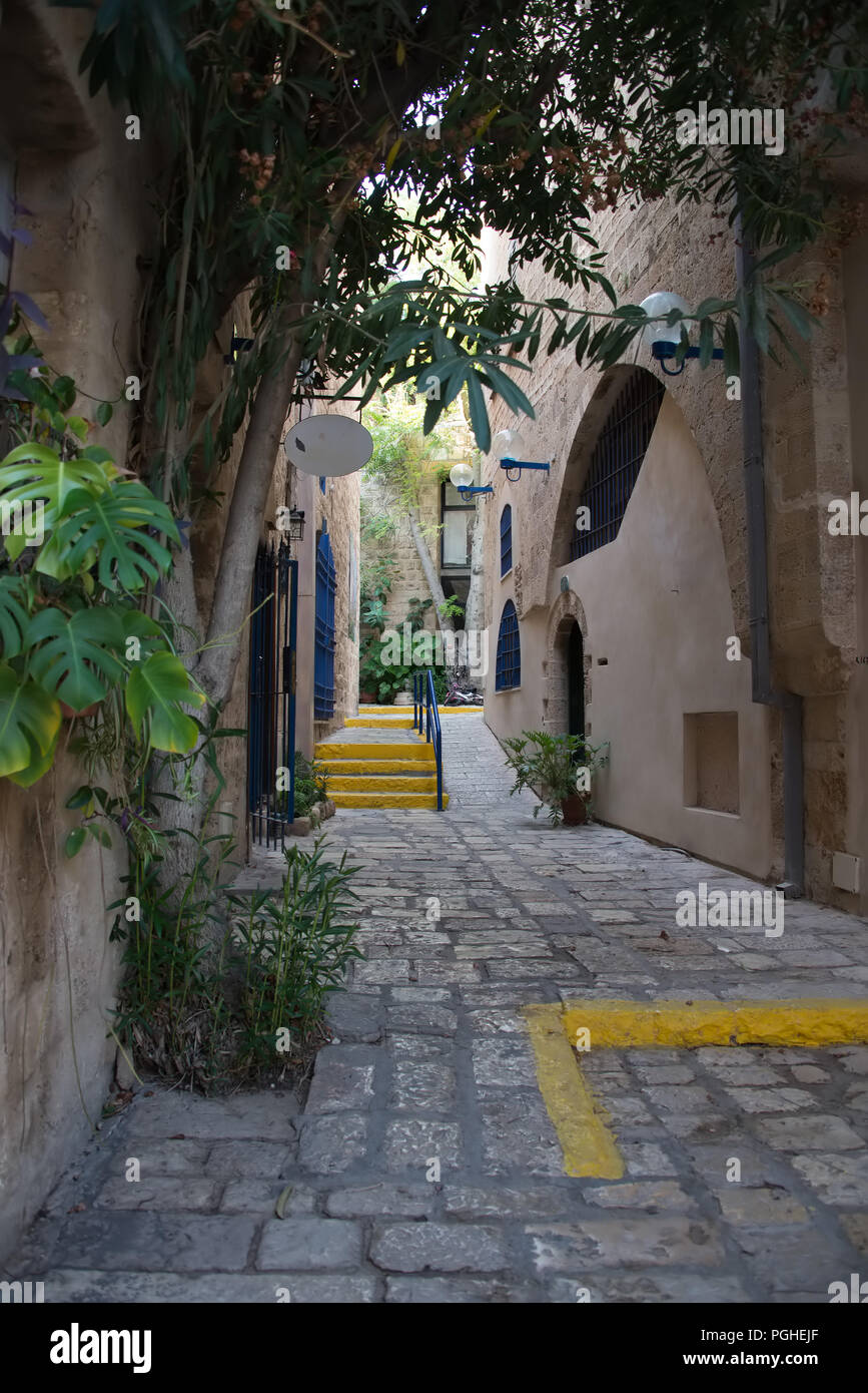 Very narrow lane hi-res stock photography and images - Alamy