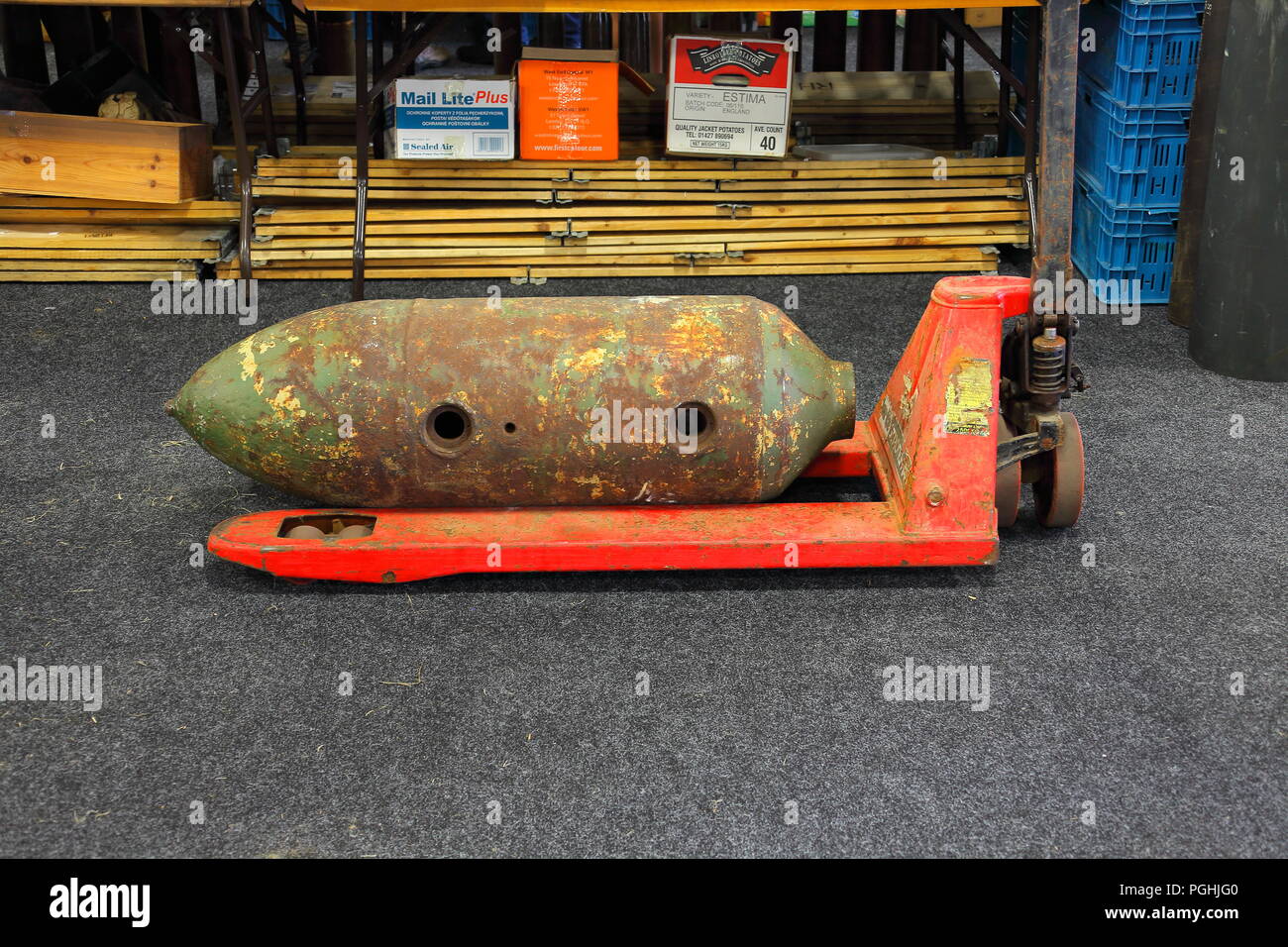 500 pound bomb hi-res stock photography and images - Alamy
