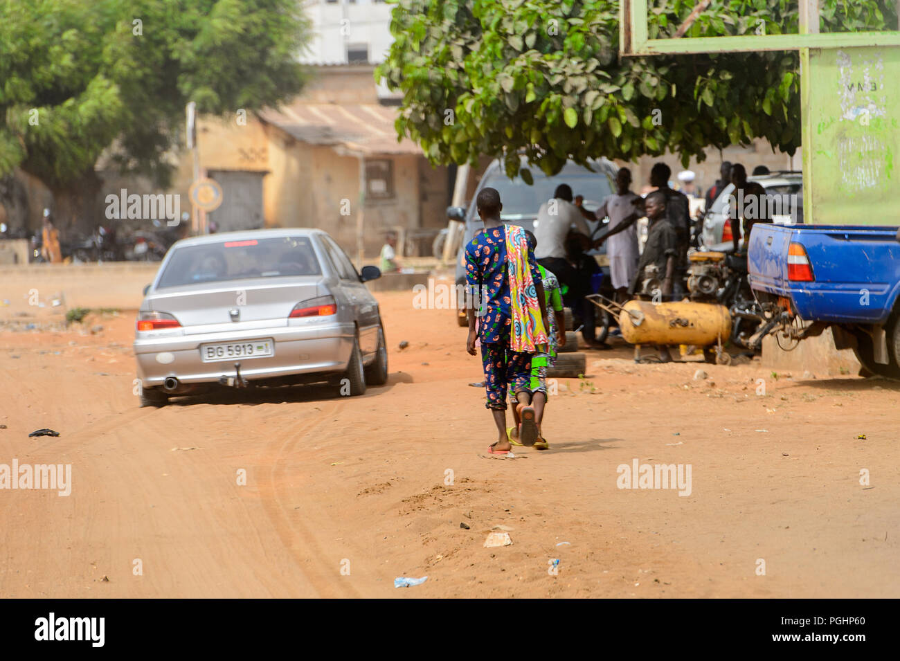 African man in colorful suit hi-res stock photography and images - Alamy