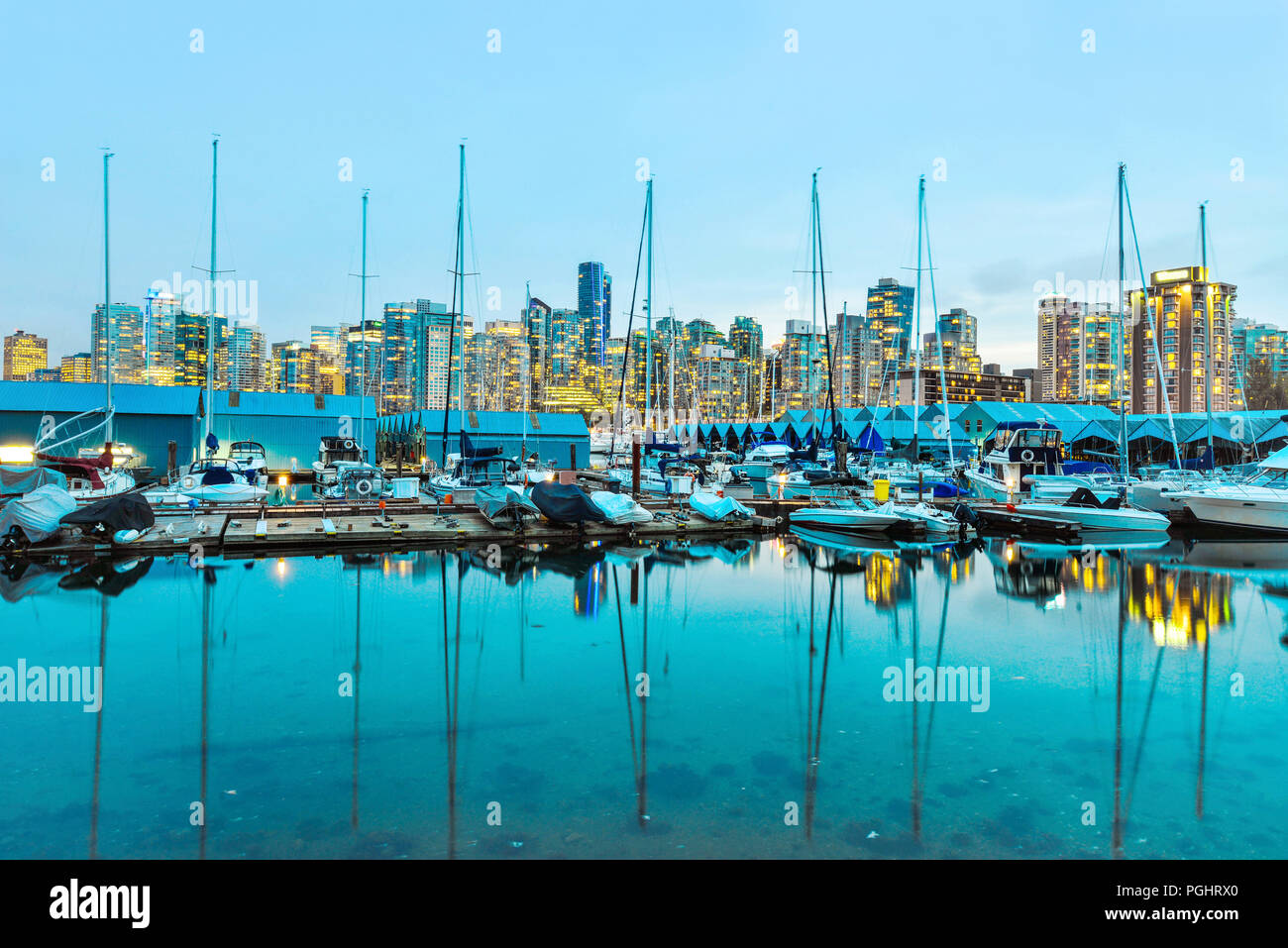 Vancouver downtown panoramic night hi-res stock photography and images ...