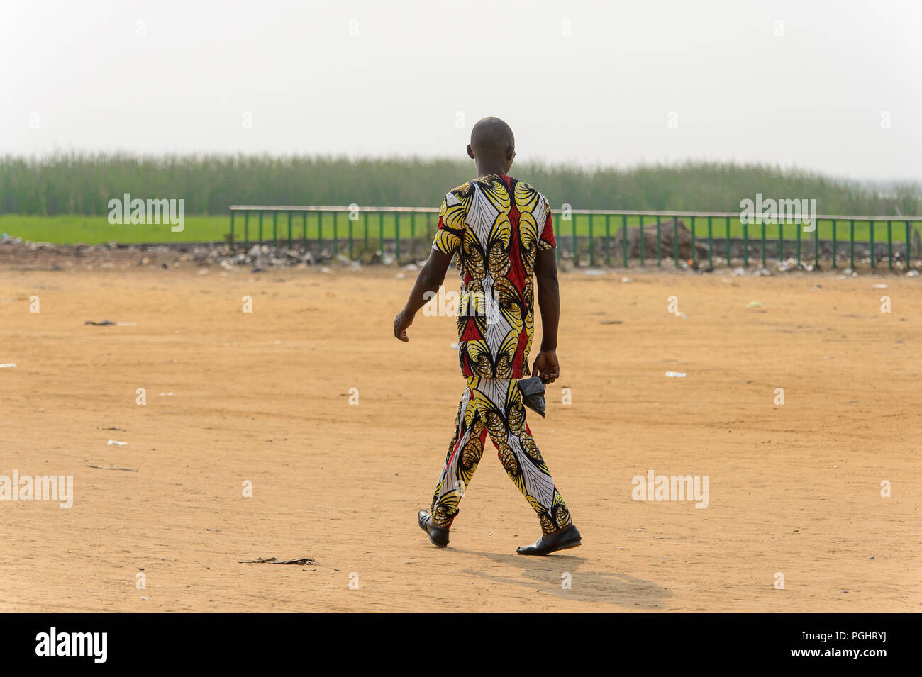 African man in colorful suit hi-res stock photography and images - Alamy