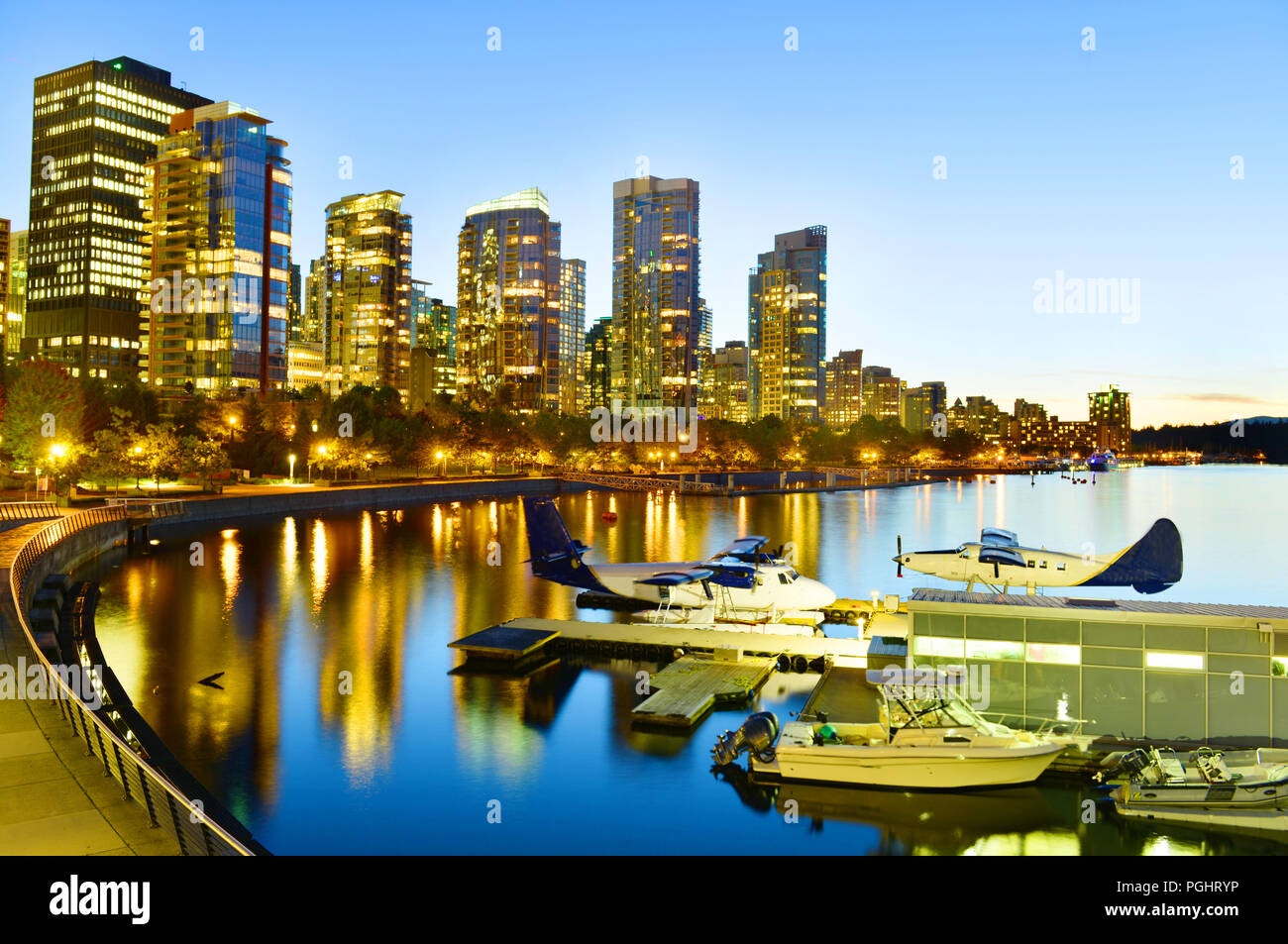 Vancouver skyscraper hi-res stock photography and images - Alamy