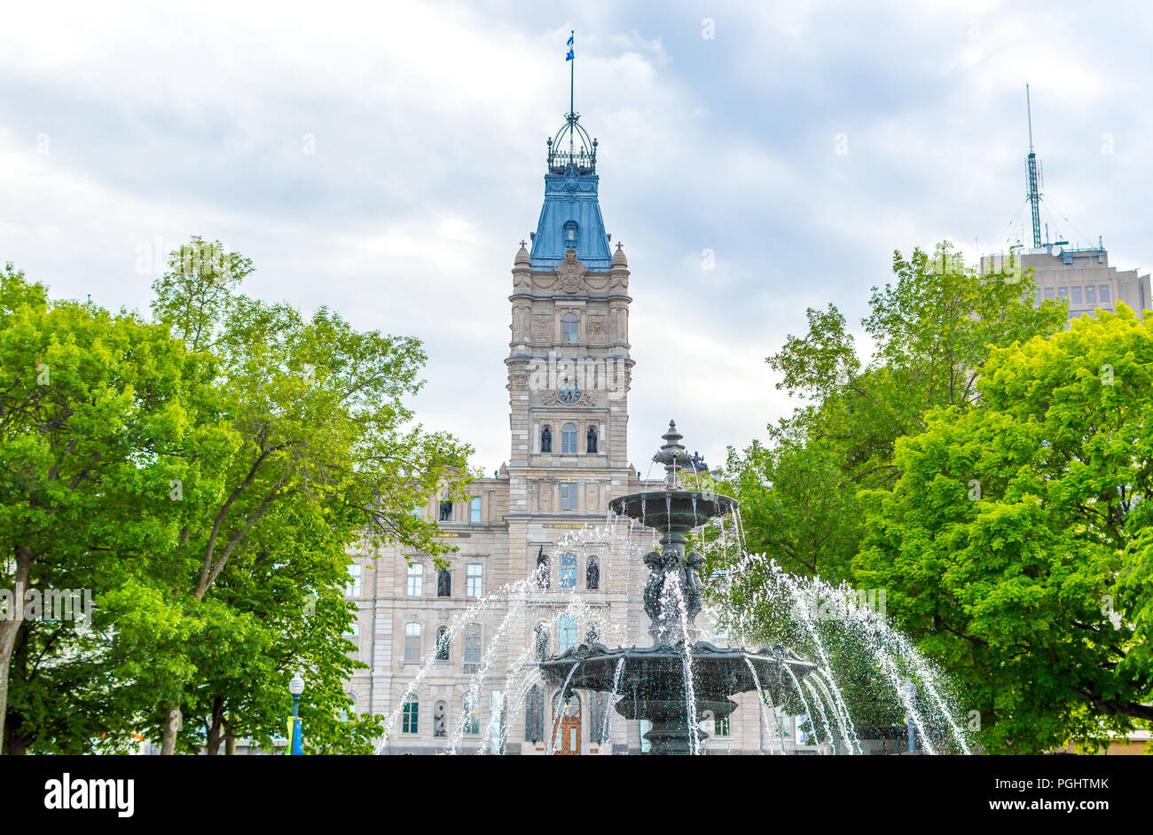 Quebec parliament and fountain in Quebec city Stock Photo - Alamy