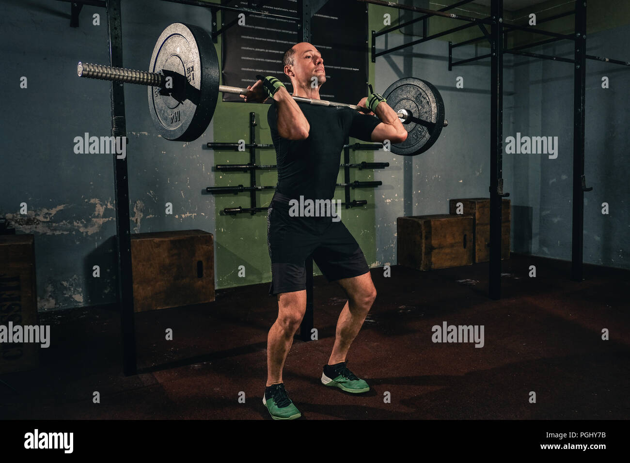 Squat bar male hi-res stock photography and images - Alamy