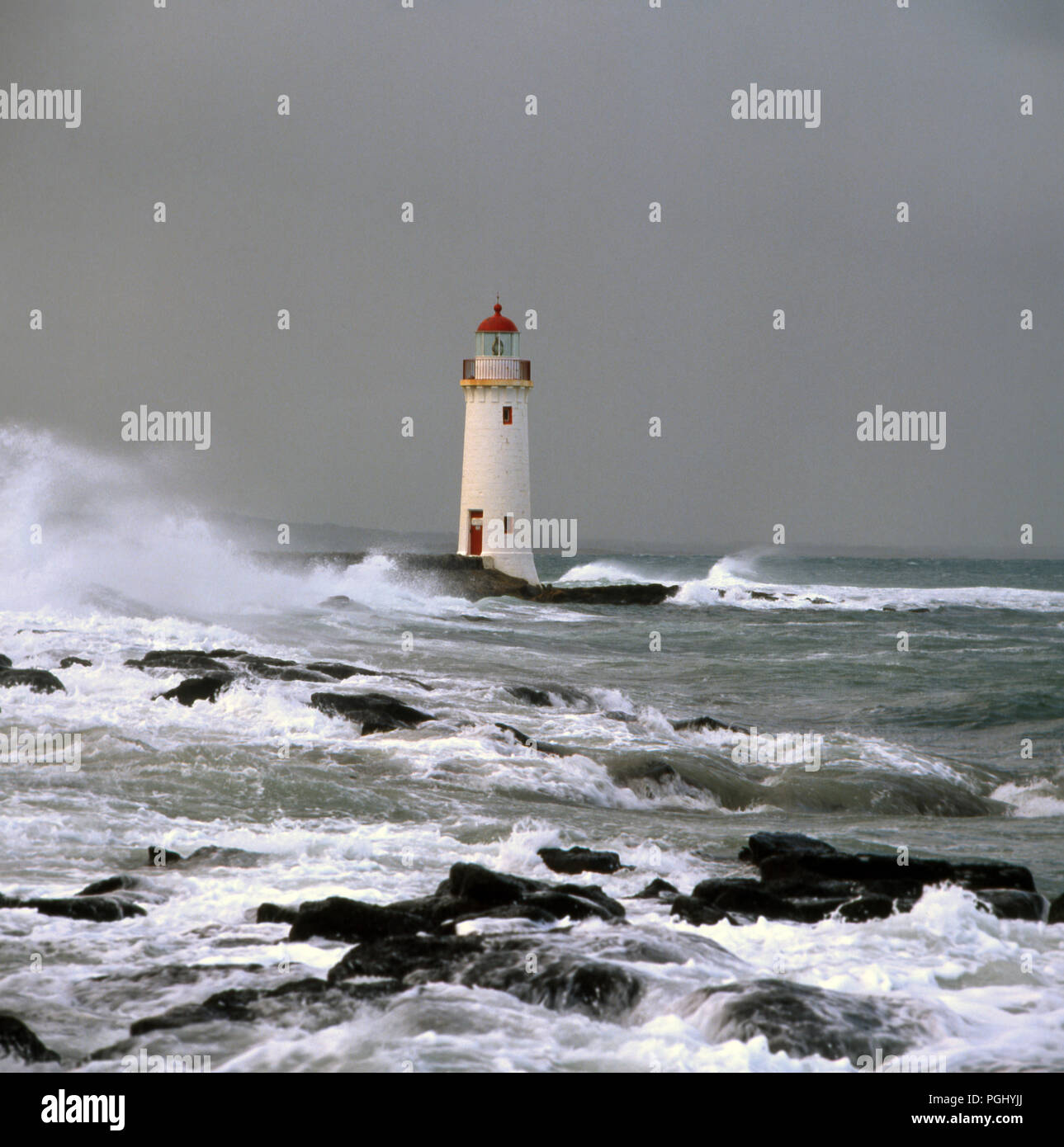 Rough seas lighthouse hi-res stock photography and images - Alamy