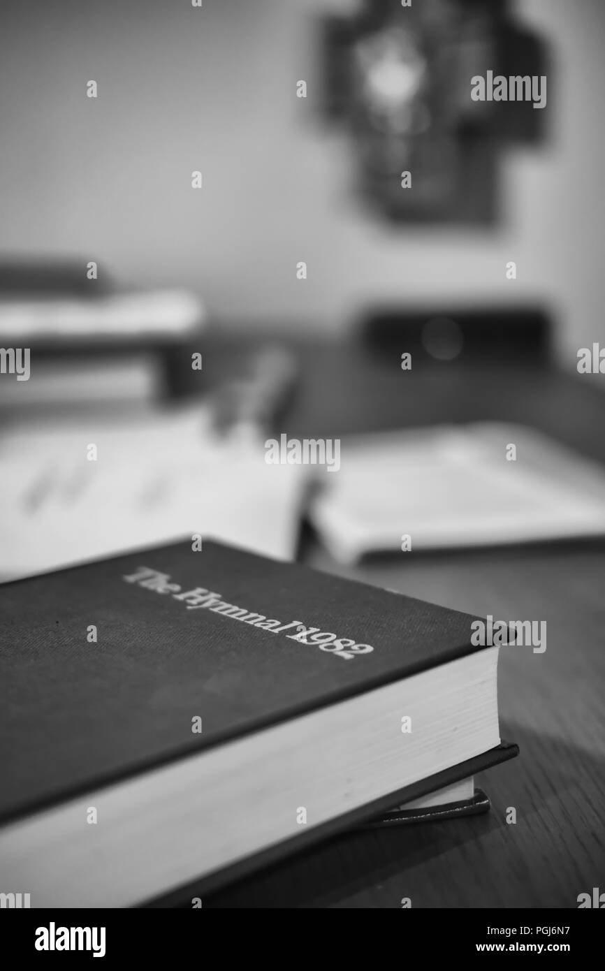 Blue hymn books hi-res stock photography and images - Alamy