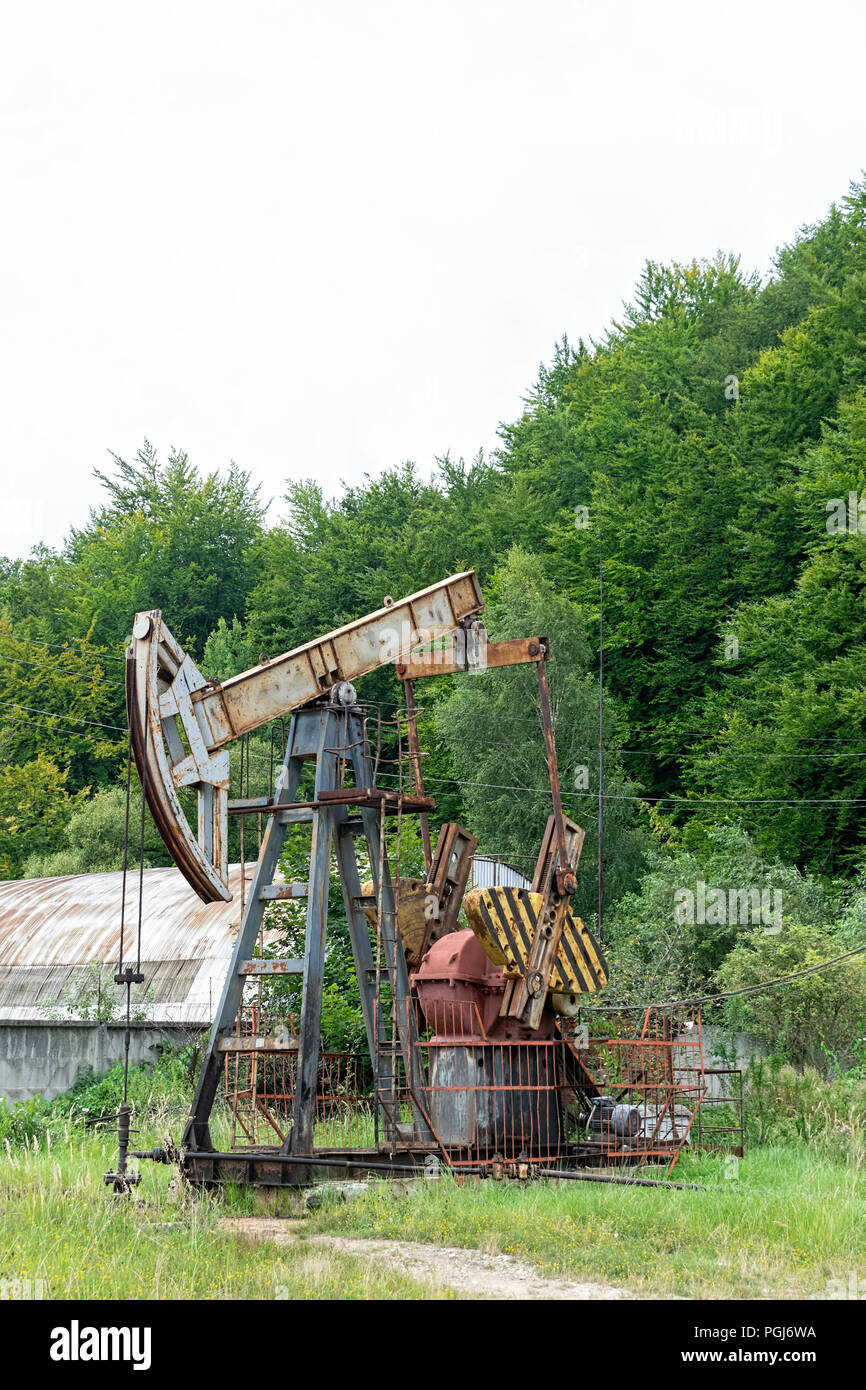 Oil pumping rig hi-res stock photography and images - Alamy