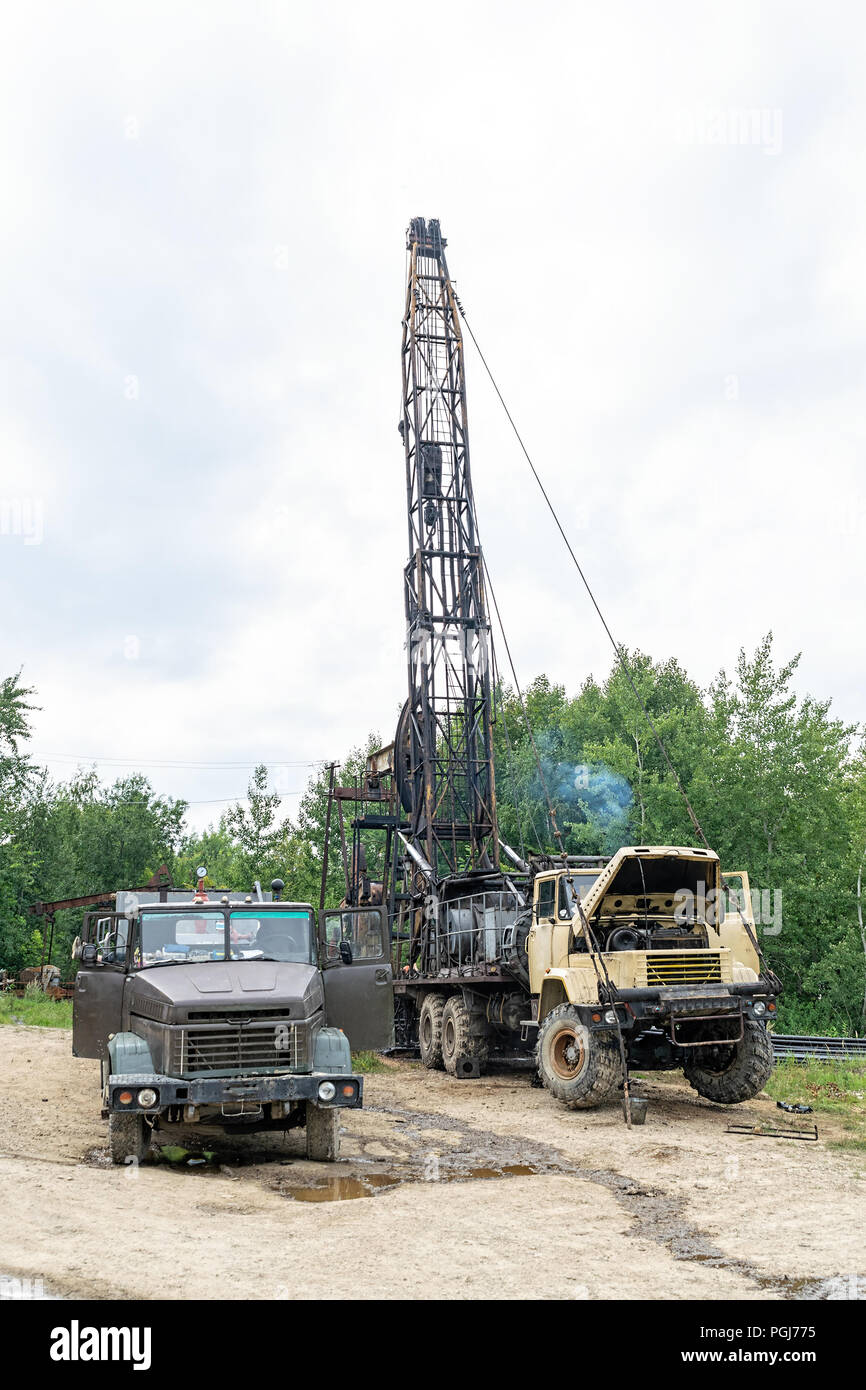 Clipart Of Drilling Rig And Tubing