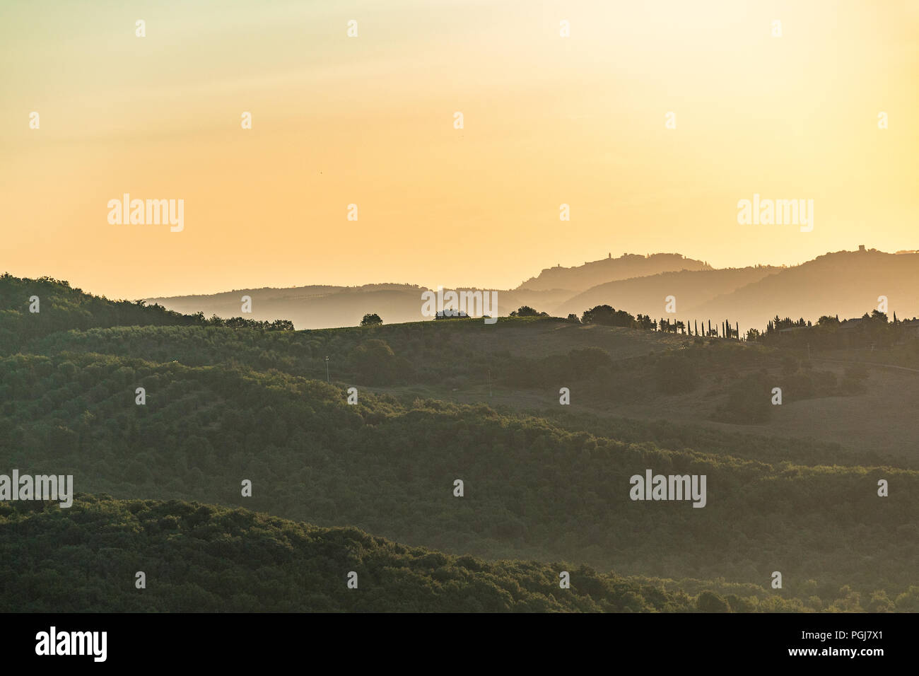 Tuscany countryside hills stunning hi-res stock photography and images ...