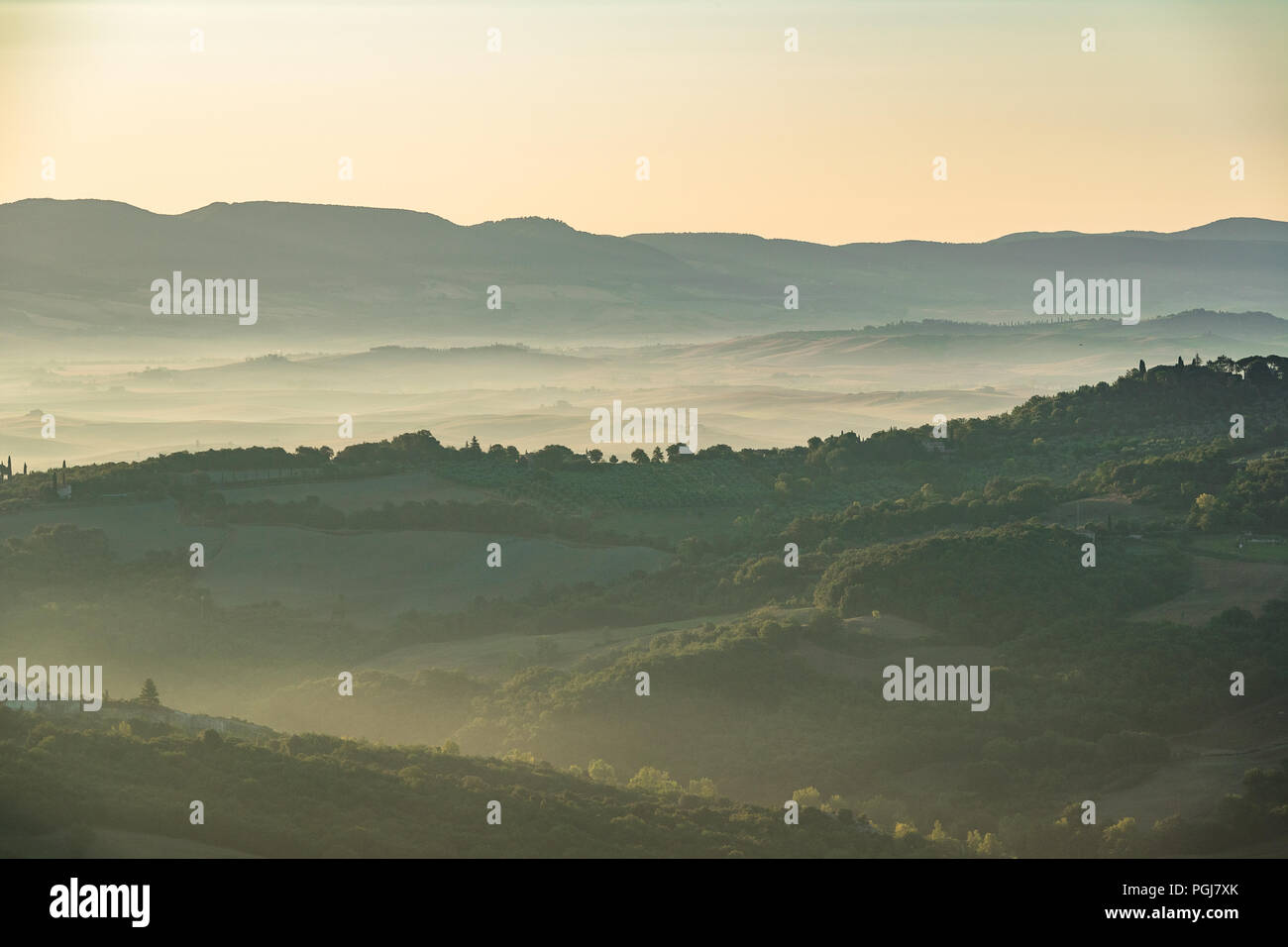 Tuscany countryside hills stunning hi-res stock photography and images ...